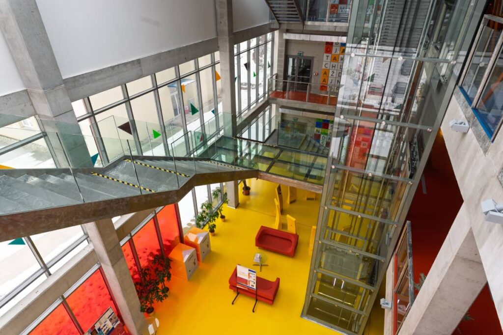 4 Ways to Make Your Business Stand Out | Greeneville Signs